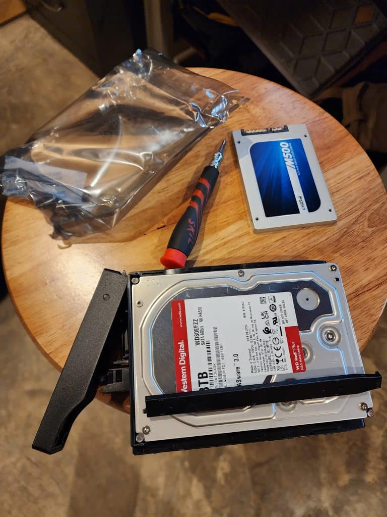 Synology DiskStation DS1813+ HDD and SSD installation instructions | J ...